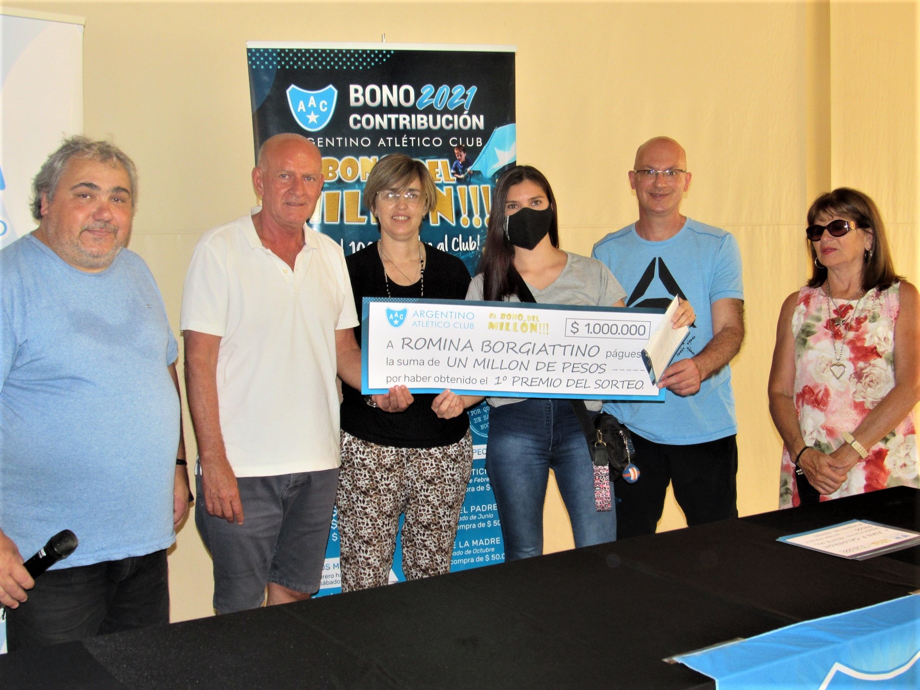 Entregaron premios del "Bono del Millón" - RADIO LAS PAREJAS 95.5