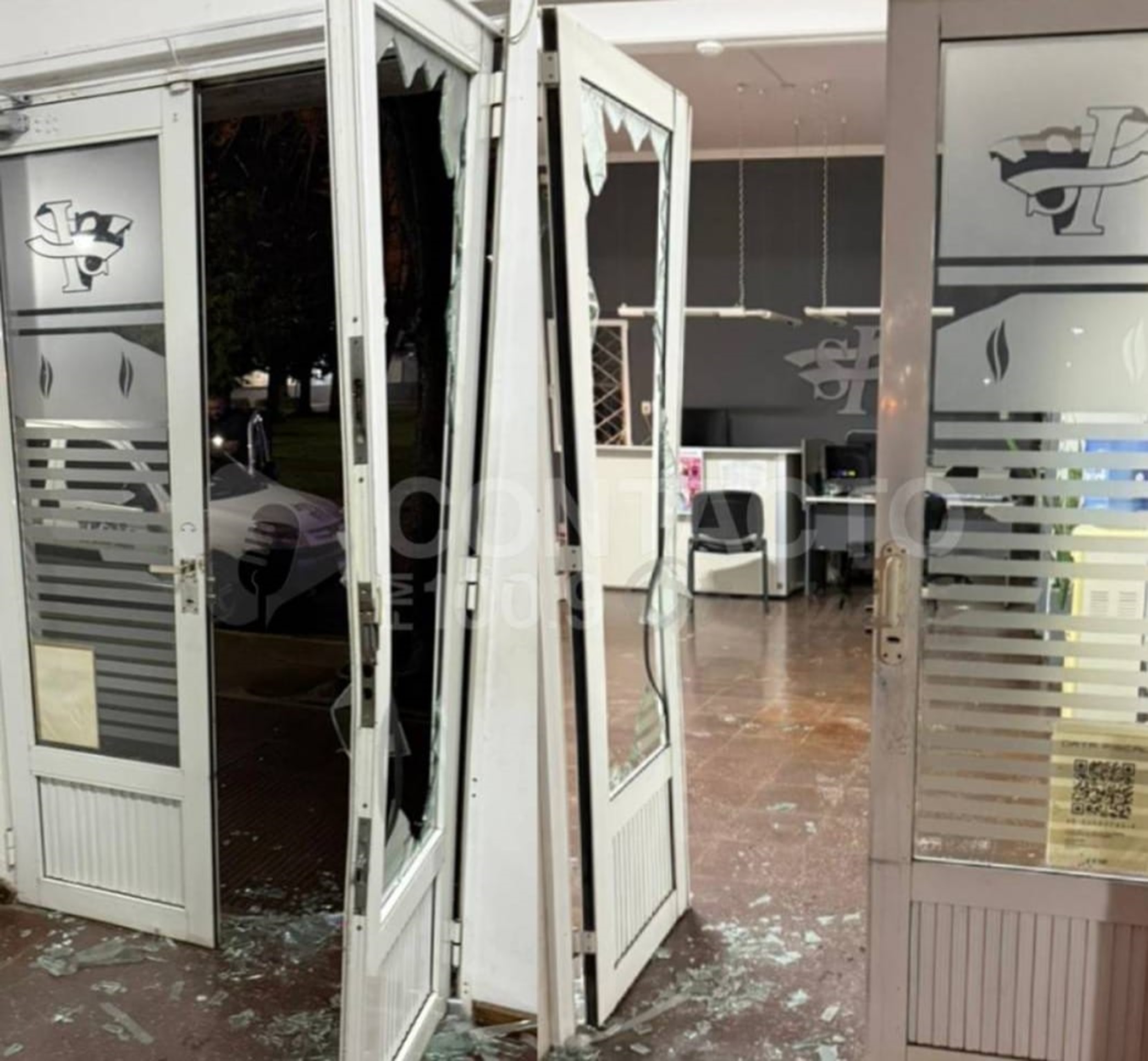 DESTROZARON EL INGRESO DE LA MUTUAL DE SOCIEDAD ITALIANA E INGRESARON A ...